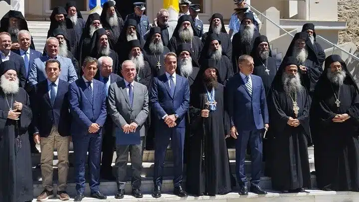 Ὑποτάχθηκε καὶ τὸ Ἅγιον Ὄρος; : ΟΡΘΟΔΟΞΙΑ